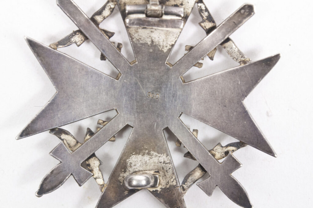 Spanish cross with swords in silver (Marked “900”)