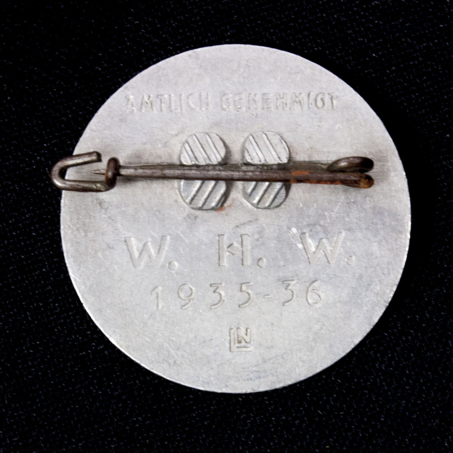 Adolf Hitler W.H.W. 1935-36 abzeichen (MM L. Christian lauer)