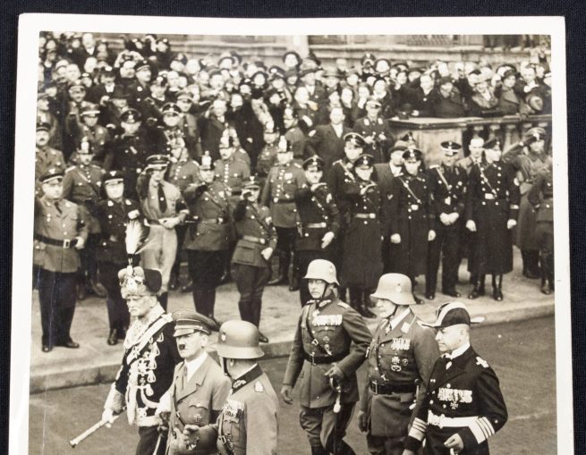 (Pressphoto) Der Führer Adolf Hitler parade with von Mackensen ...