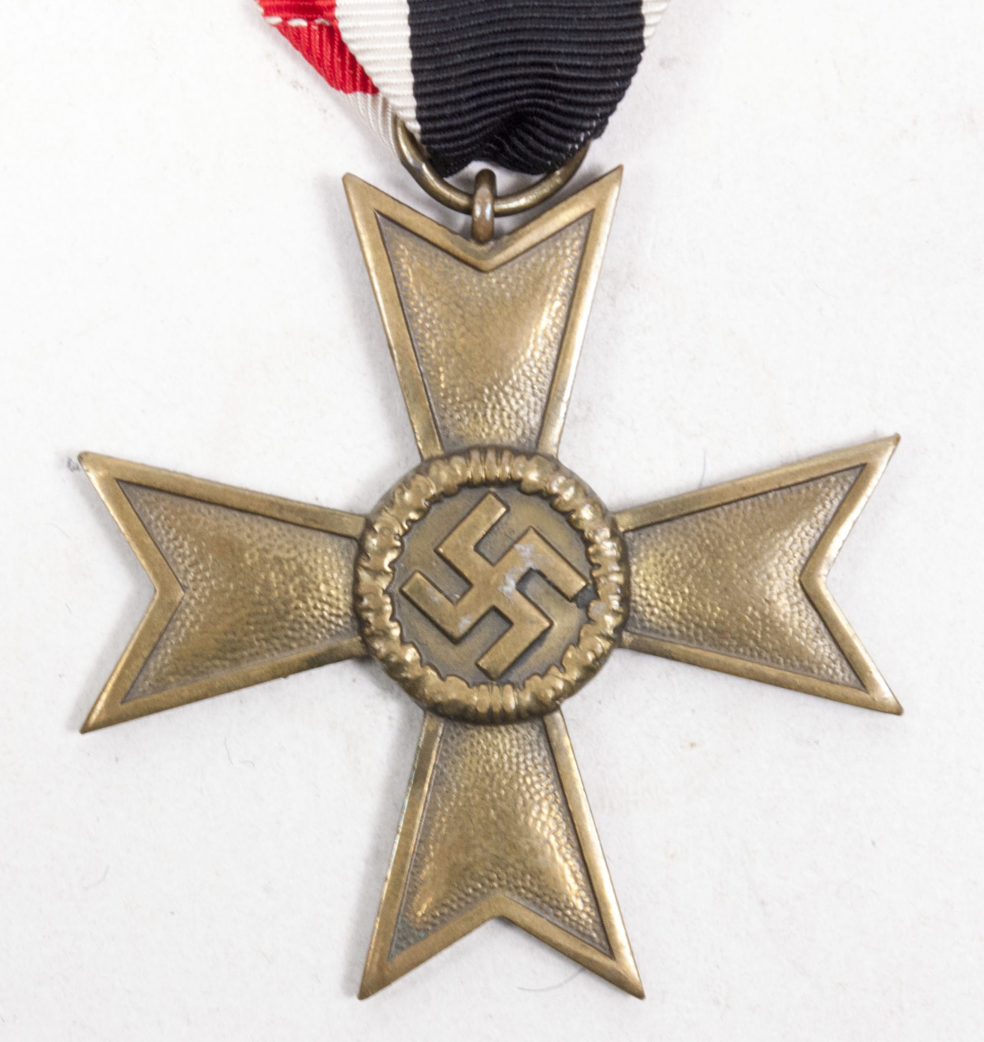 Kriegsverdienstkreuz (KVK) ohne Schwerter / War Merit Cross without swords (MM “60” Katz & Deyle)